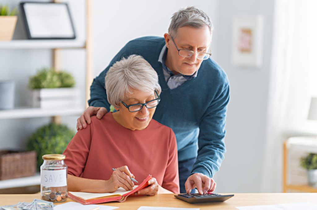 4 Budgeting and Finance Tips for Seniors - New LifeStyles