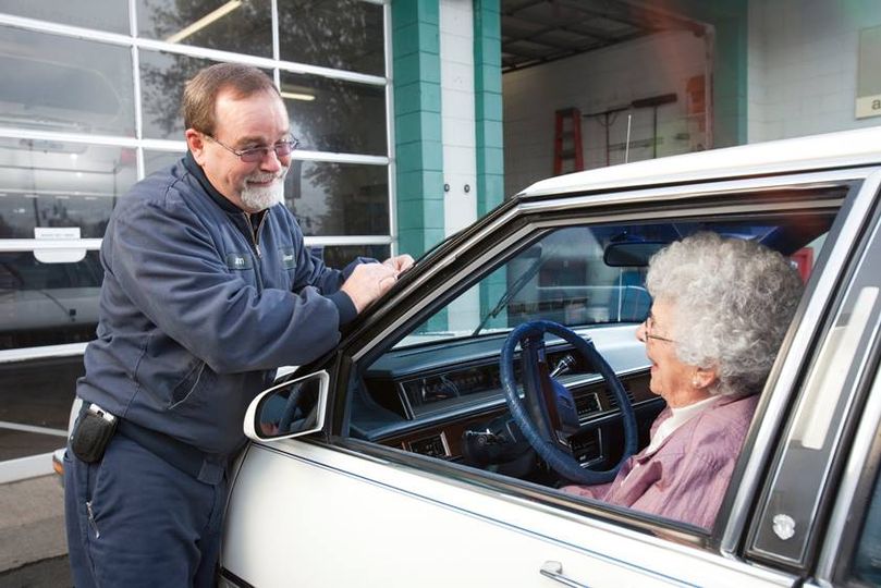 A Comprehensive Guide to Helping Your Elderly Loved Ones with Car ...